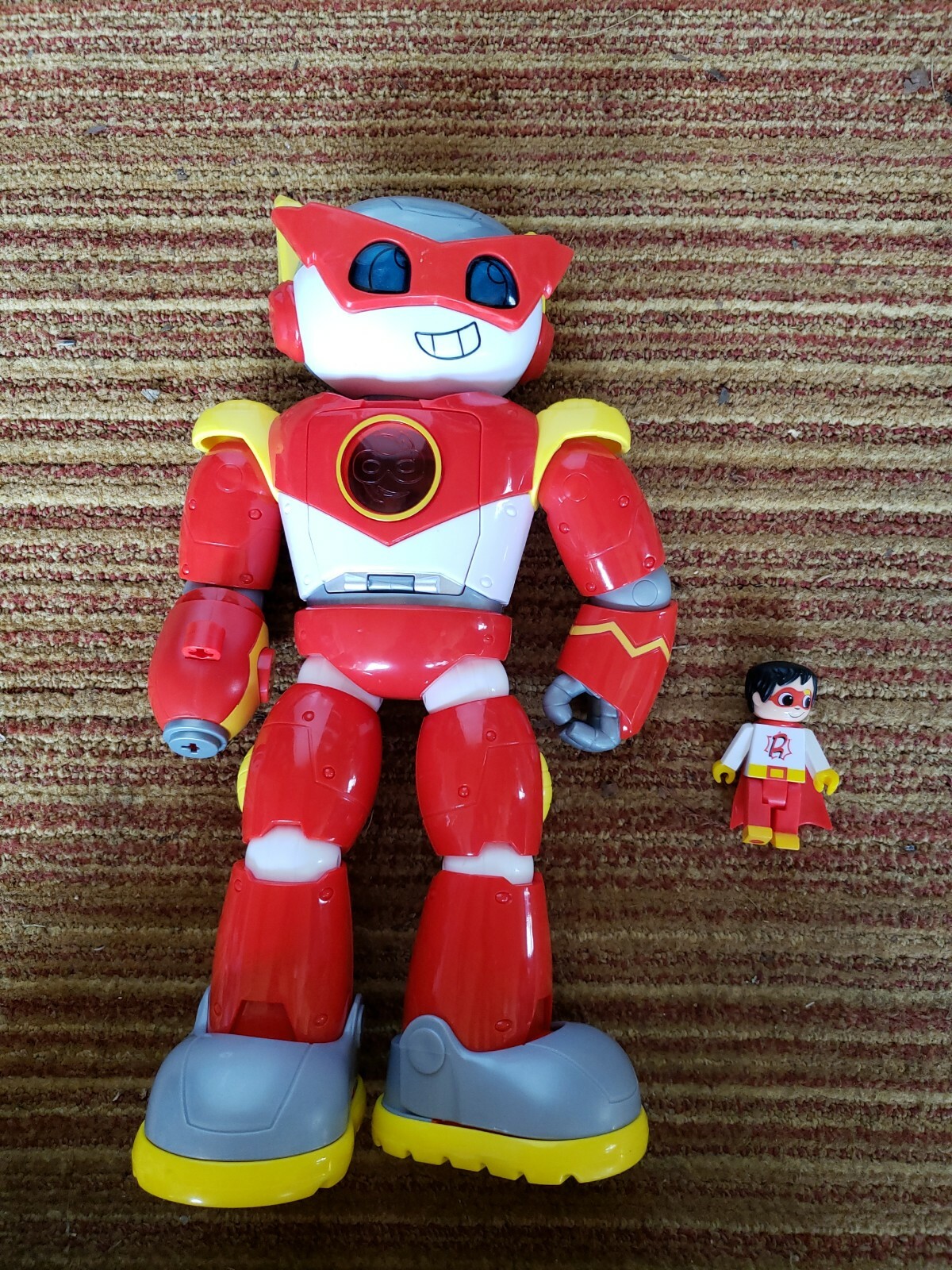 RYAN'S WORLD Ultimate Red Titan Robot! W/Original Ryan Figure Loose ...