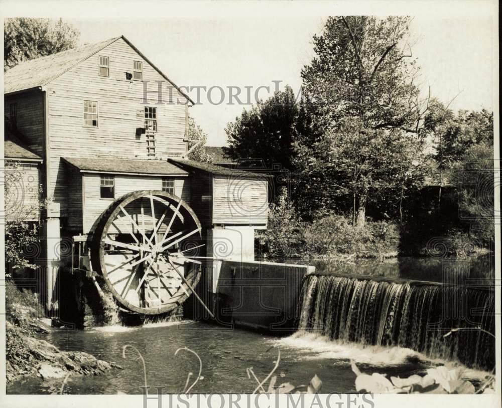 Old Mill The Pigeon Forge Mill Commonly Called The Old J. Scott