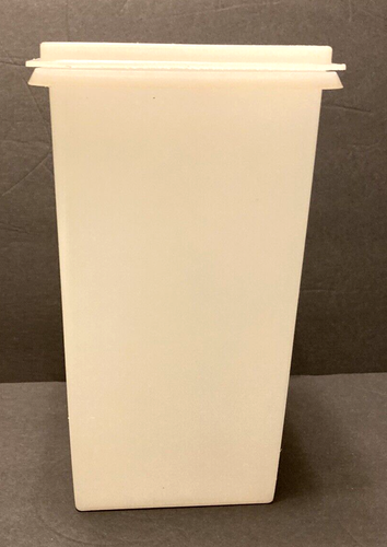 Tupperware Clear Saltine Saver/Cracker Keeper Containers #1314 + Lid ...