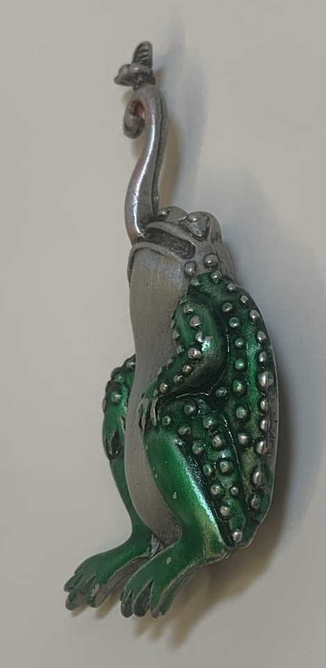 JJ Jonette Brooch Pewter Pin Frog Catching Bug Jewelry Green Toad Fly ...
