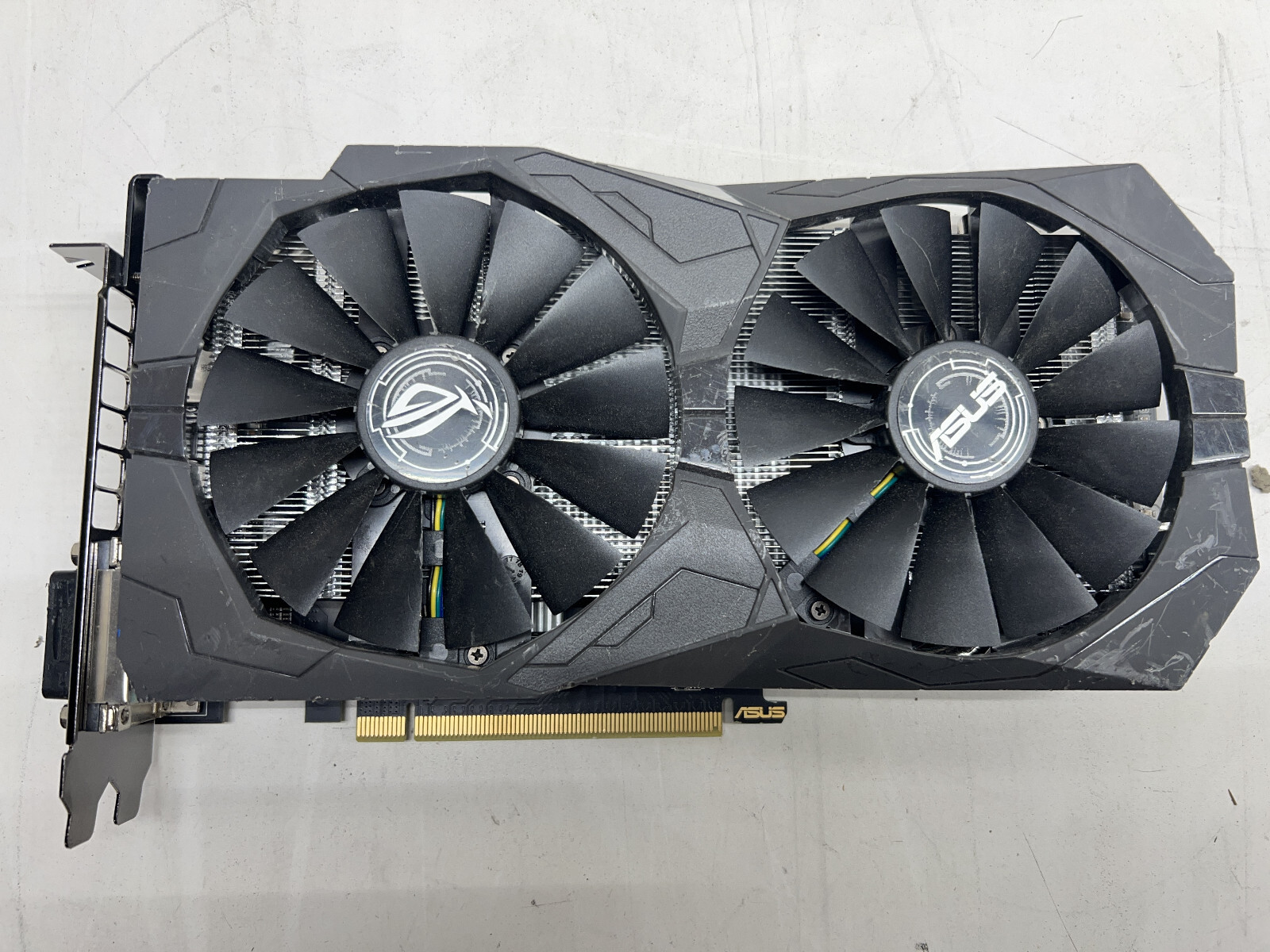 ASUS Radeon RX 570 4GB GDDR5 Graphics Card (ROG-STRIX-RX570-O4G-GAMING)