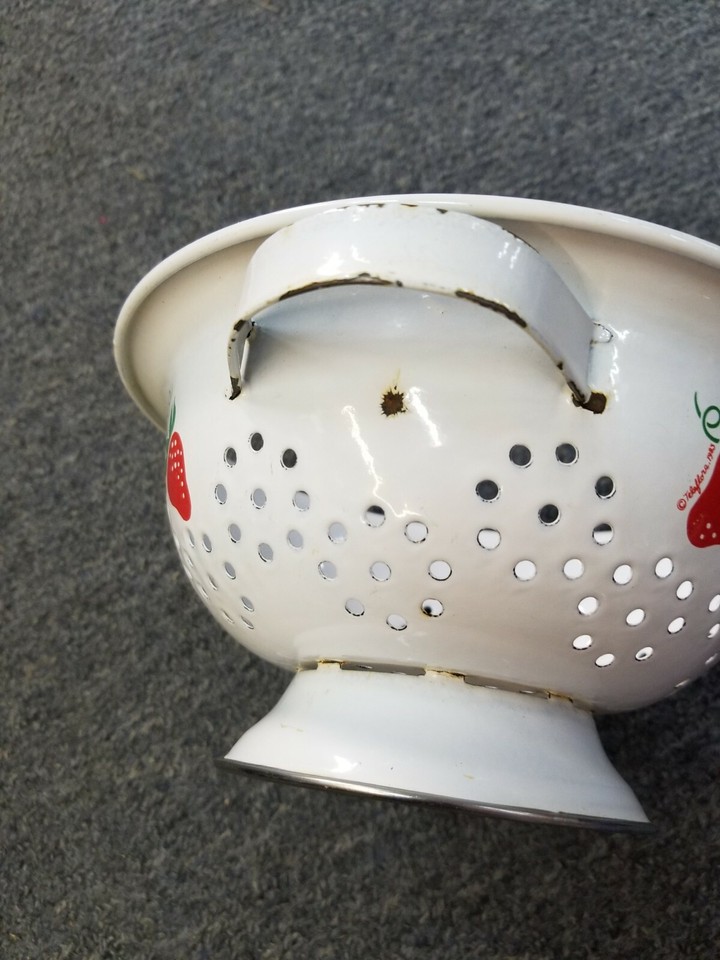 Vintage White Enamel Strawberries Colander Strainer 1983 Teleflora 8 ...