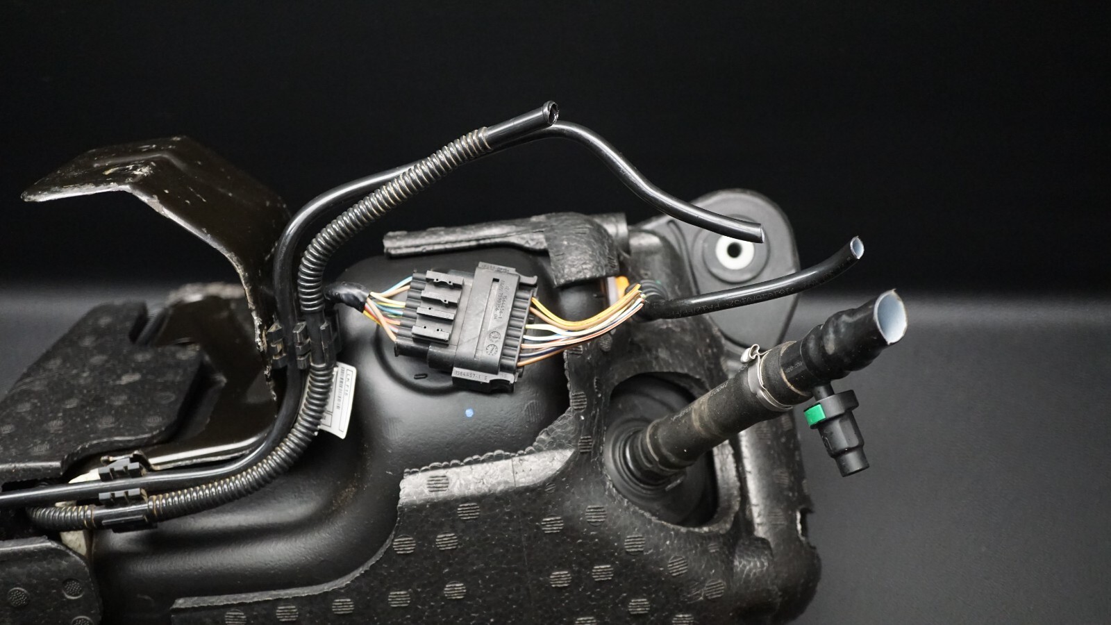 OEM 2016 BMW X5 X6 F15 F16 ADBLUE FUEL TANK SCR CONTAINER 7295653 / ...