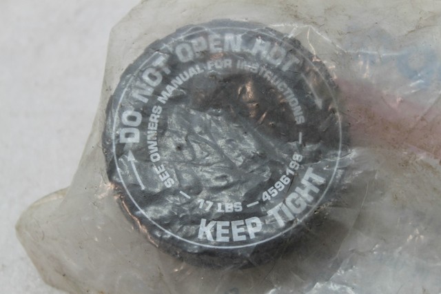 04596198 99 00 01 02 03 04 GM Chrysler Jeep American MOPAR Radiator Cap ...