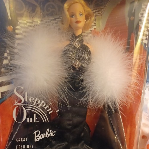 Vintage 1998 Steppin’ Out Barbie Collector Edition 3rd in series w ...
