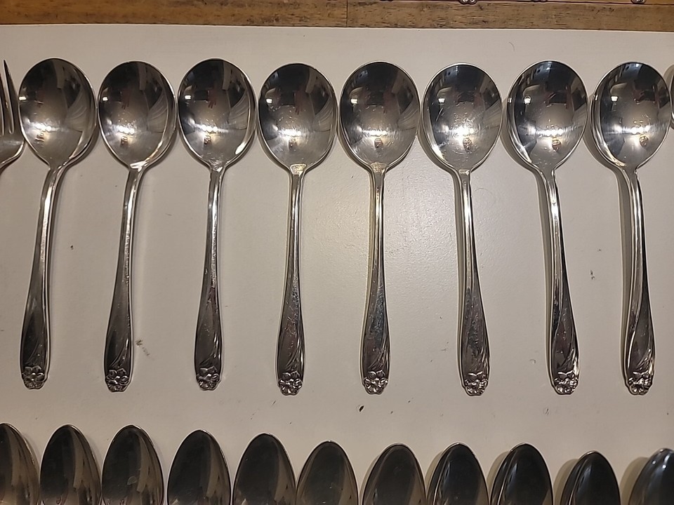 1847 Rogers Bros Daffodil Silverware Flatware IS Set For 8 People 66 ...