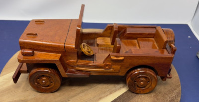 Wooden Jeep military mahogany spinning wheels Lots of accessories great ...