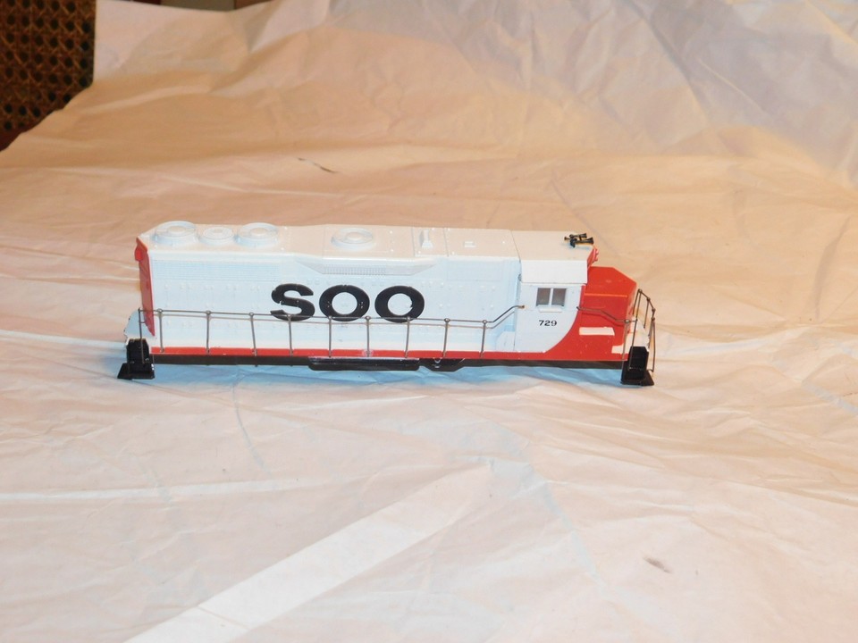 Athearn HO Scale Soo Line GP-35 #729 Locomotive Shell | eBay