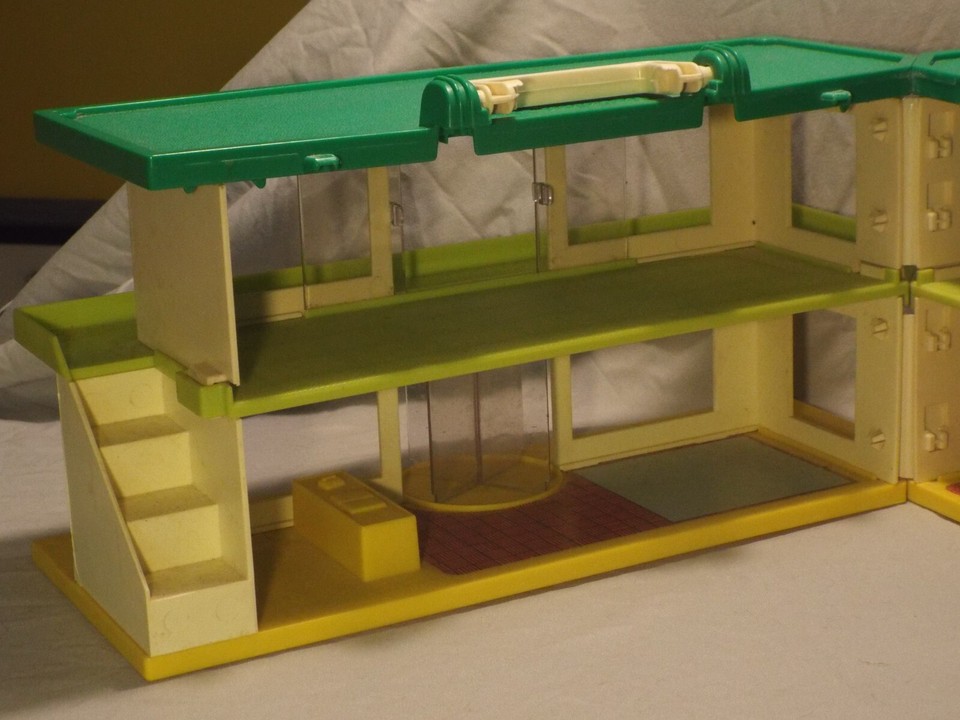Vintage Playskool Familiar Places Holiday Inn Playset w/ Accessories ...