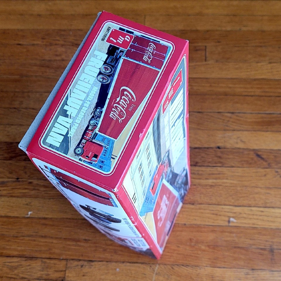 AMT Coca-Cola Model FB Beaded Panel Fruehauf Van Semi Trailer 1:25 ...