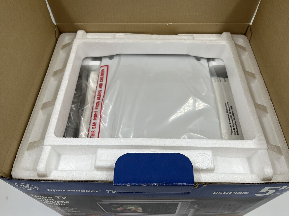 Vintage GE Spacemaker 05GP005 Color TV AM/FM Radio Portable 5” Screen ...