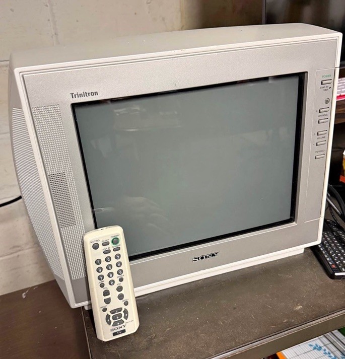 Sony Trinitron Color TV 13" KV-13FM13 CRT Retro Gaming W/ Remote TESTED ...