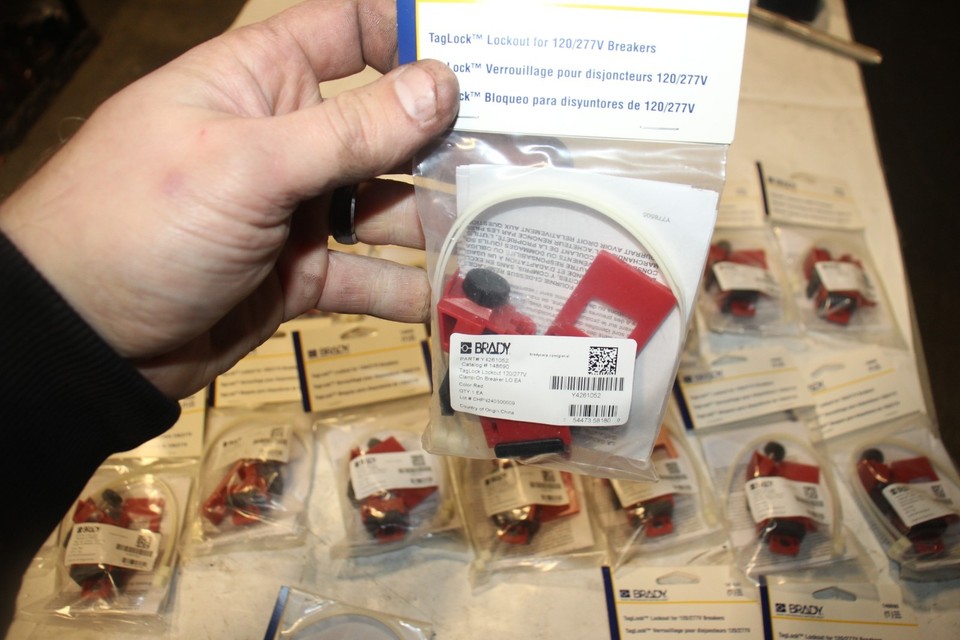 Lot of 20 Brady TagLock Lockout for 120/277V Breakers 148690 Y4261052 ...