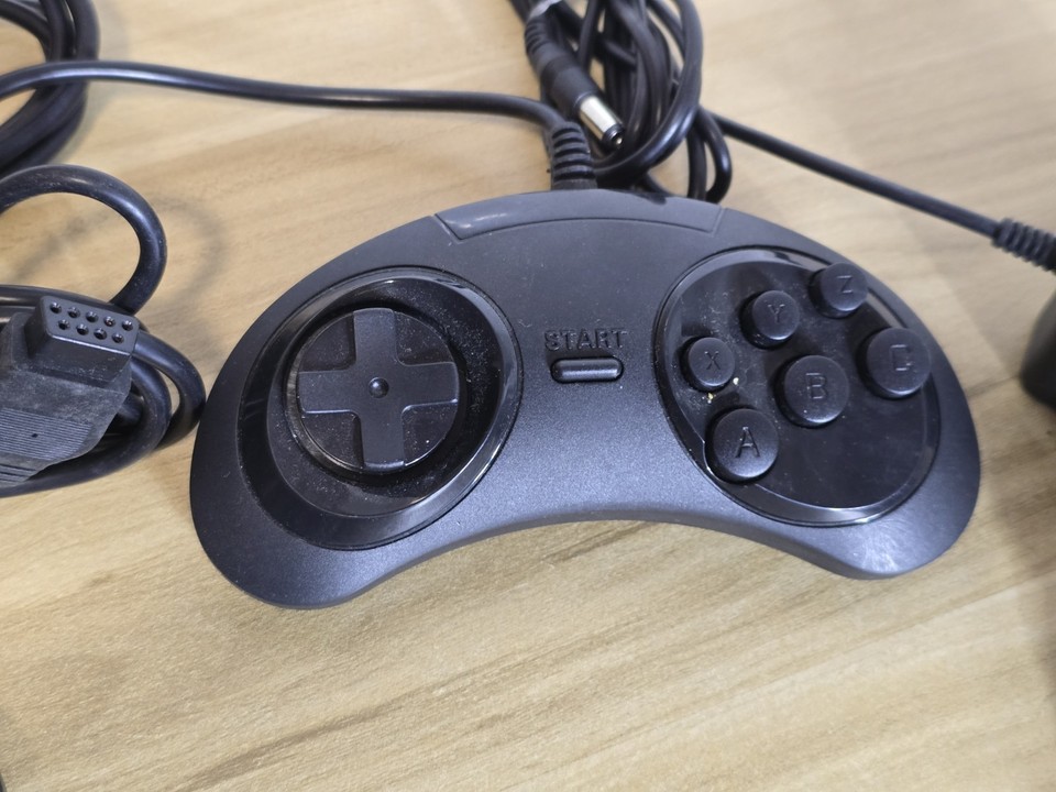 AT Games Sega Mega Drive Mini Console 2 x Controller's 81 Built In ...