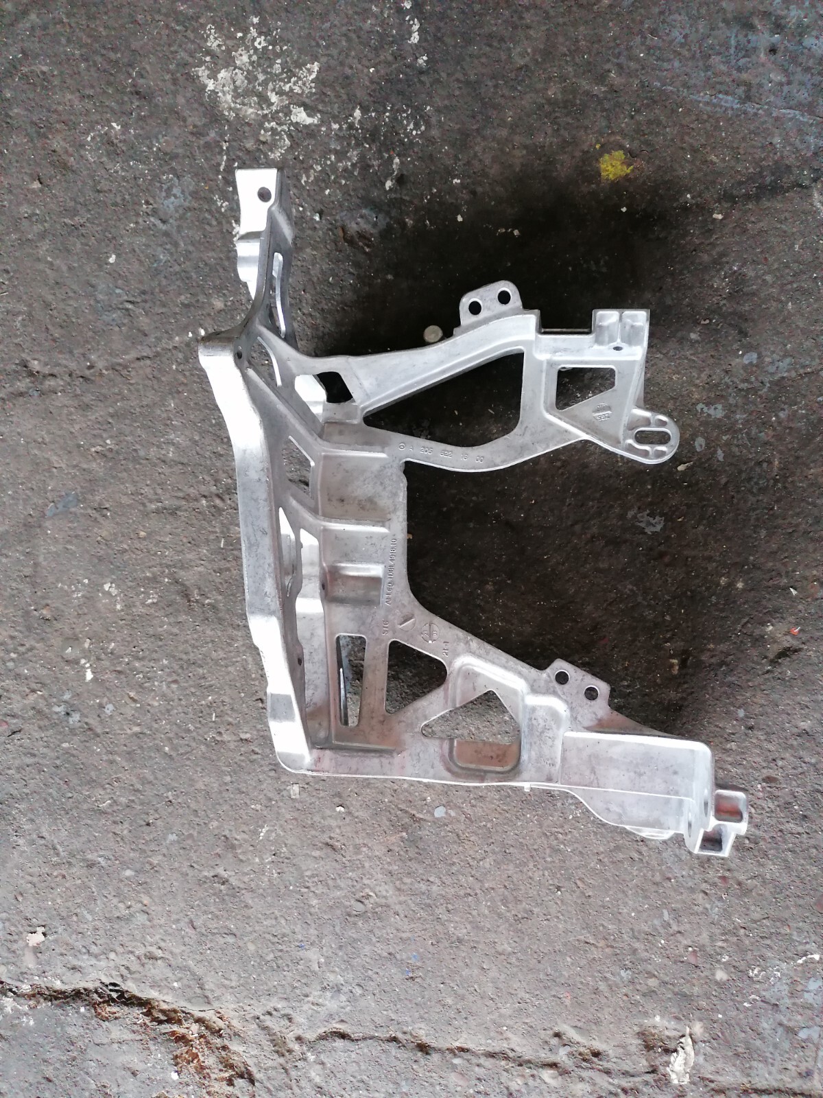 MERCEDES C CLASS W205 LEFT HEADLIGHT SUPPORT BRACKET A2056221600 2014 ...