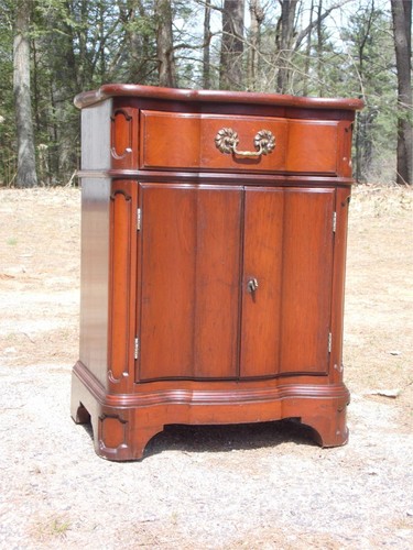 Vintage Georgetown Galleries Ritter Furniture Solid Mahogany Table ...