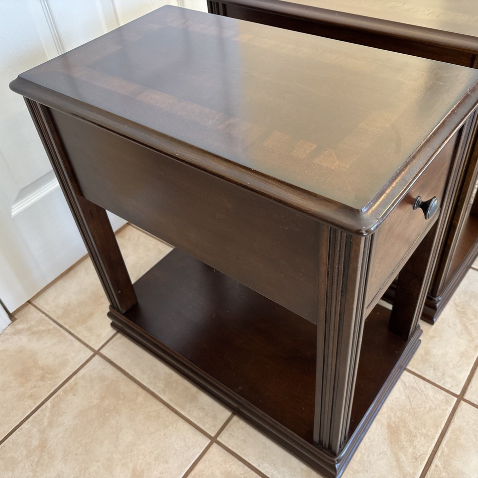 Pair Signature Design by Ashley Contemporary Breegin Chairside End ...