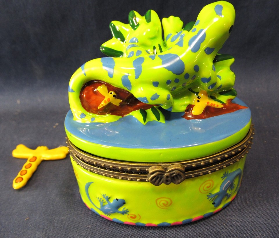 Gecko on a log ceramic trinket box | eBay