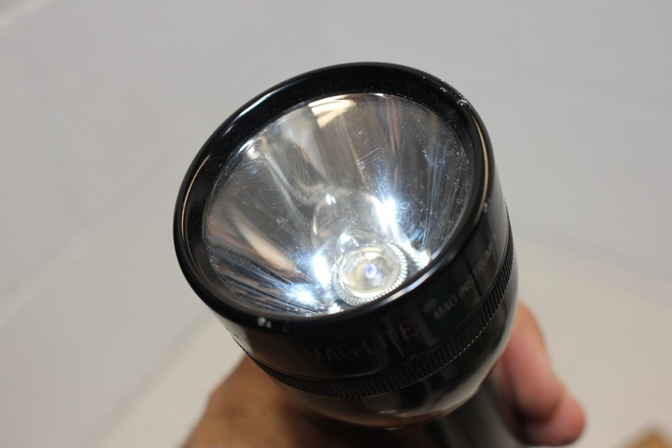 MAGLITE Push Button Flashlight BLACK 3D Cell WORKS! Twist Focus Beam ...