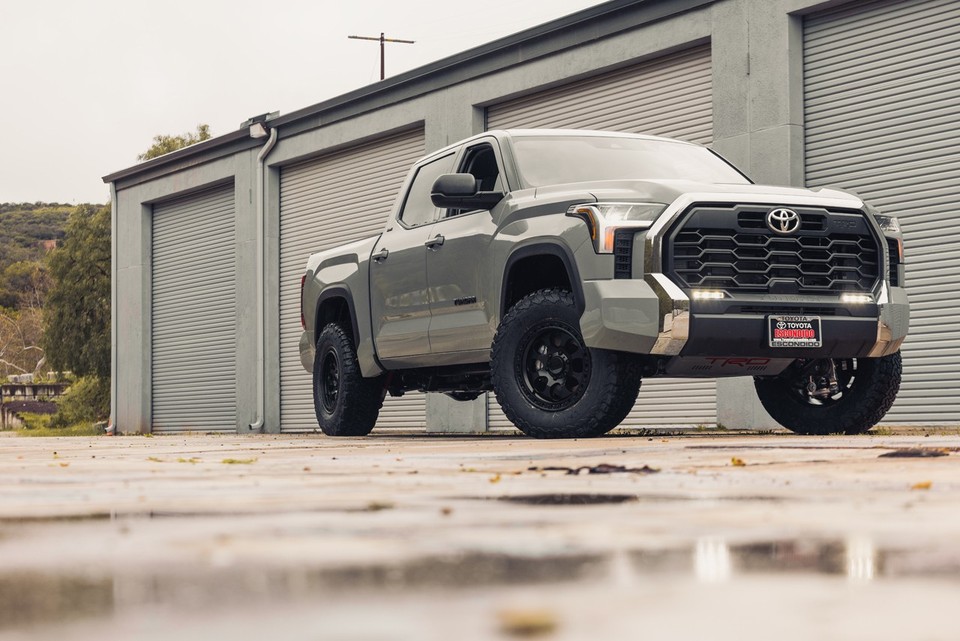 (Set of 5) KMC KM550 Riot SBL 17x9 6x5.5" -12mm Satin Black Wheels Rims ...