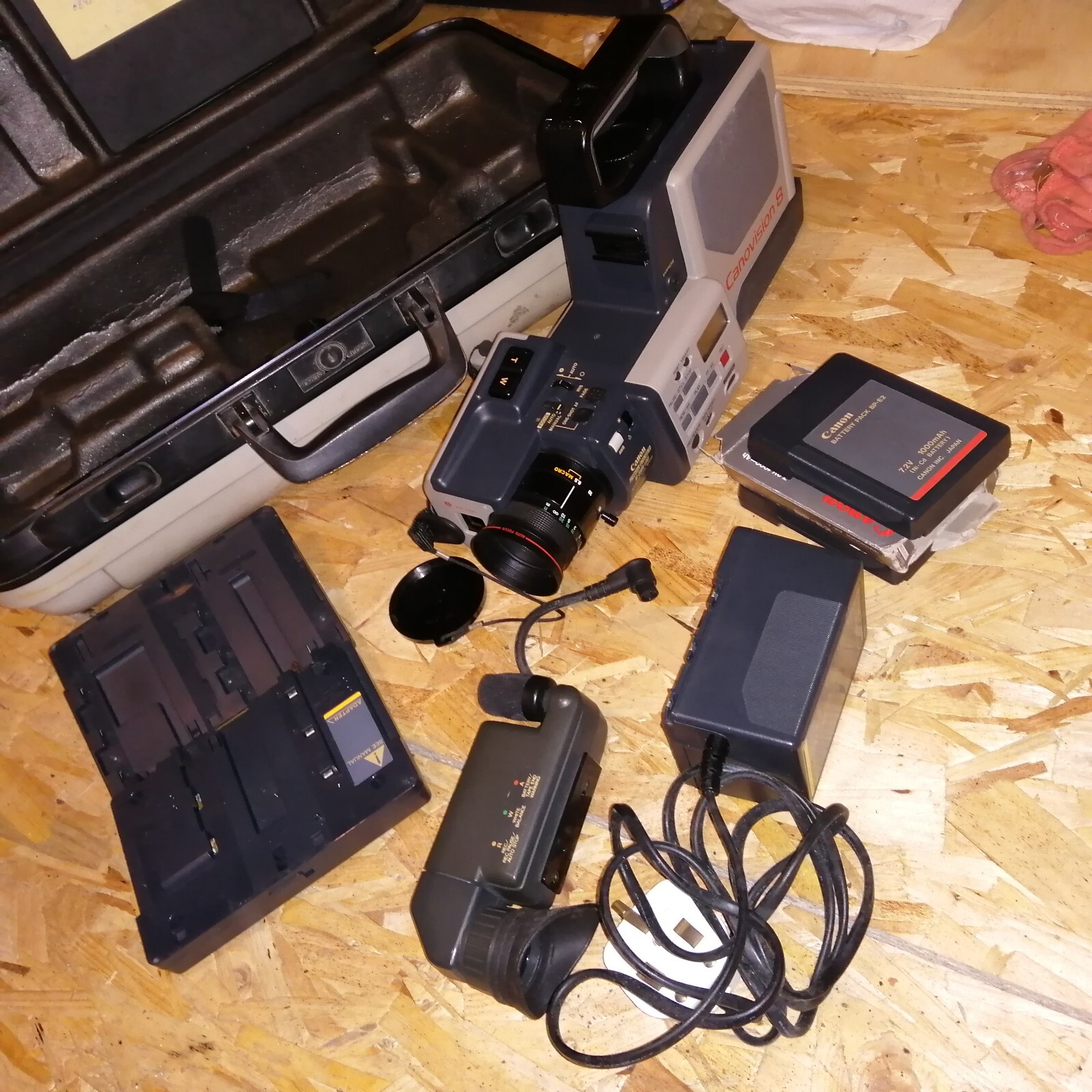 Vintage Canovision 8 Canon VM-E1 Video Camera with 2 Batteries Charger ...