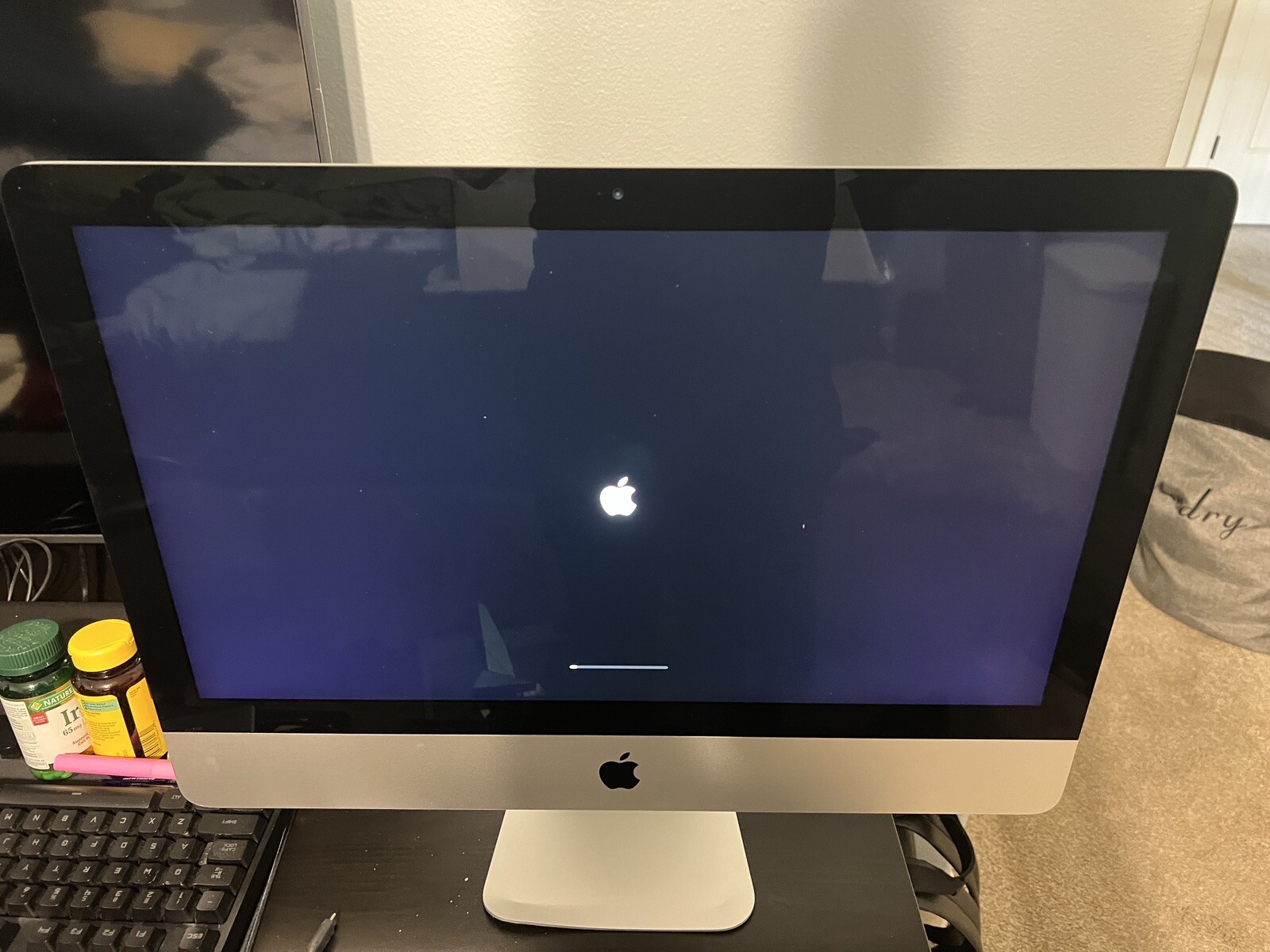 Apple iMac with 21.5in Retina 4K display (1TB HDD, Intel Core i3 8th ...