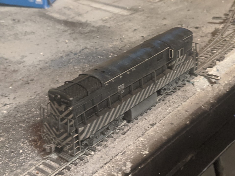 HO Scale Weathered Bachmann Spectrum ATSF/Santa Fe FM H16-44 Diesel ...