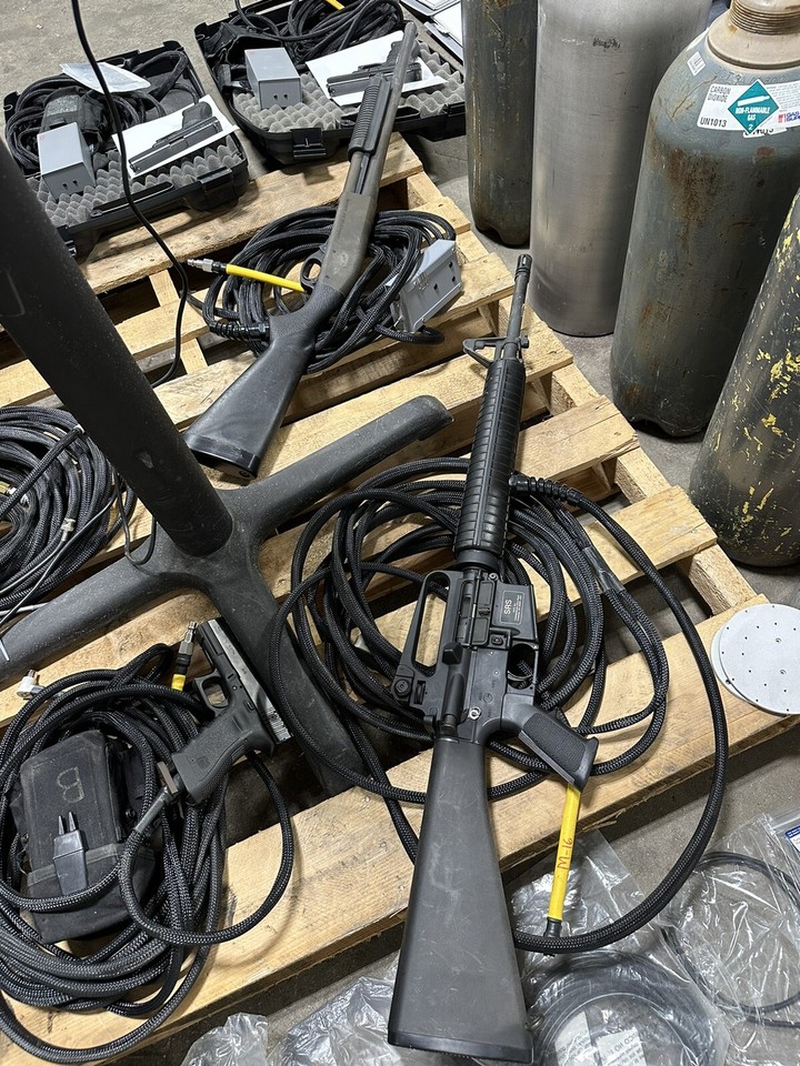 FATS Firearm Training Simulator LE 200D Bushmaster SRS Glock 17 M16 ...