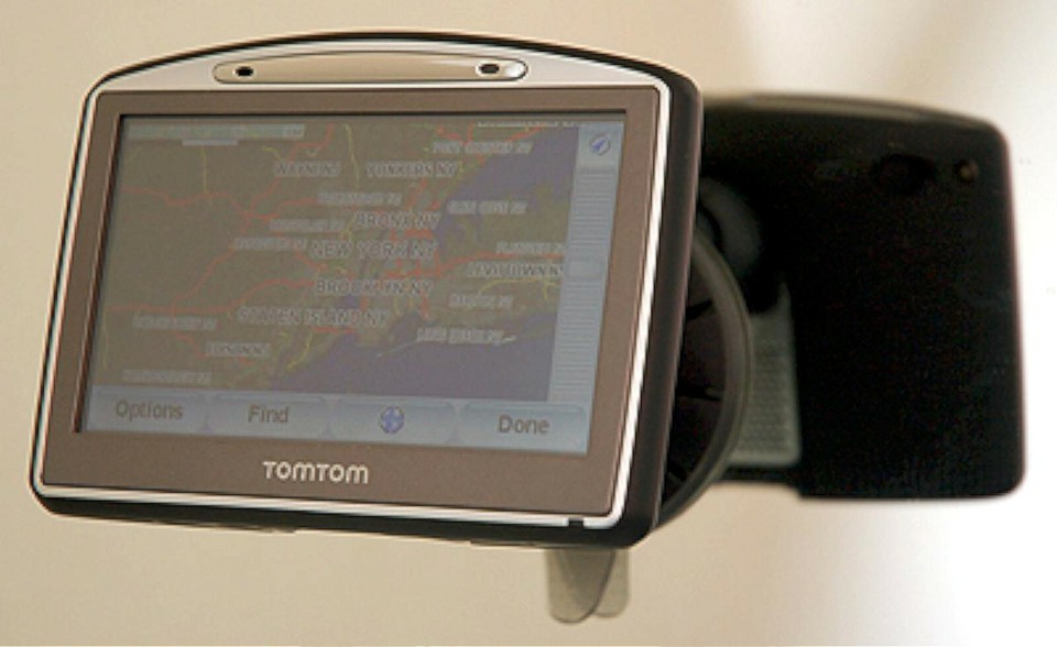 TomTom GO 720 Portable GPS Navigator Unit Set US/Canada tom Bluetooth ...