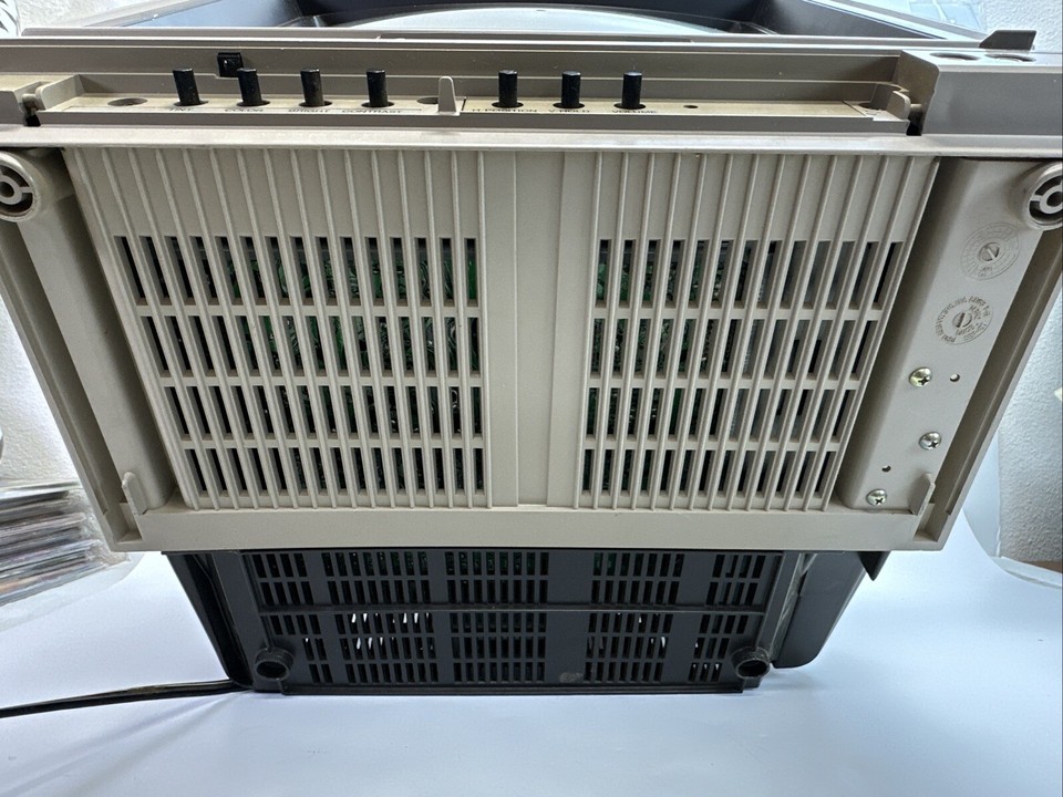 Commodore Model 1701 Video Color Monitor - Works! - For Vic20 C64 Atari ...