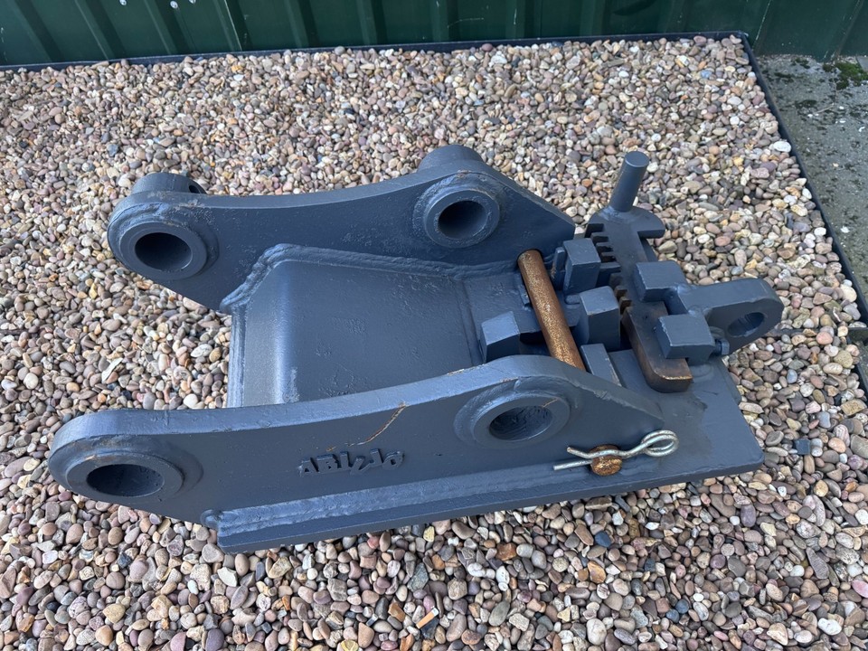 13 ton 65mm pin Hyundai JCB 130 mechanical quick hitch coupler ...