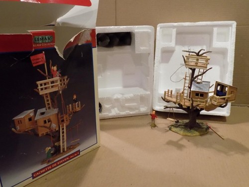 Lemax Village Collection "Steven's Hideout" Treehouse w/ 3 Figures w ...