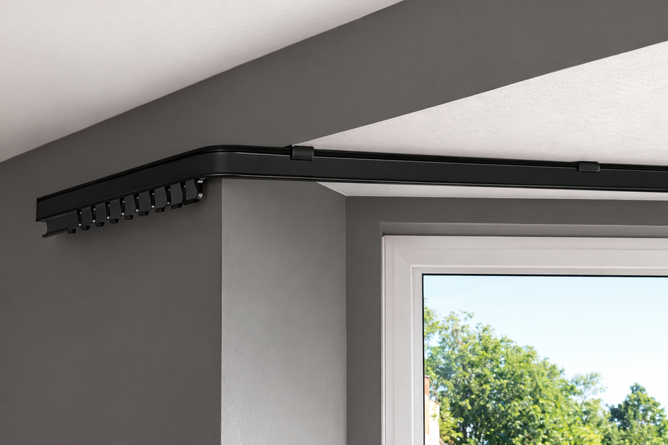 BLACK FINELINE BENDABLE ALUMINIUM CURTAIN TRACK WITH 40mm TOP FIX BAY ...