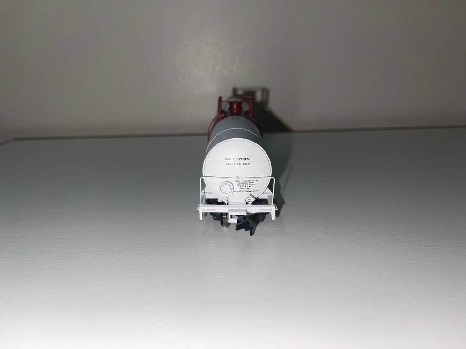 Atlas HO Scale SHPX 220870 Tank Car White/Red “Inhalation Hazard” | eBay