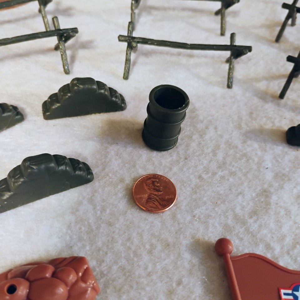 Lot of 480 Vintage Green Tan Gray Plastic Army Men Military Figures Toy ...