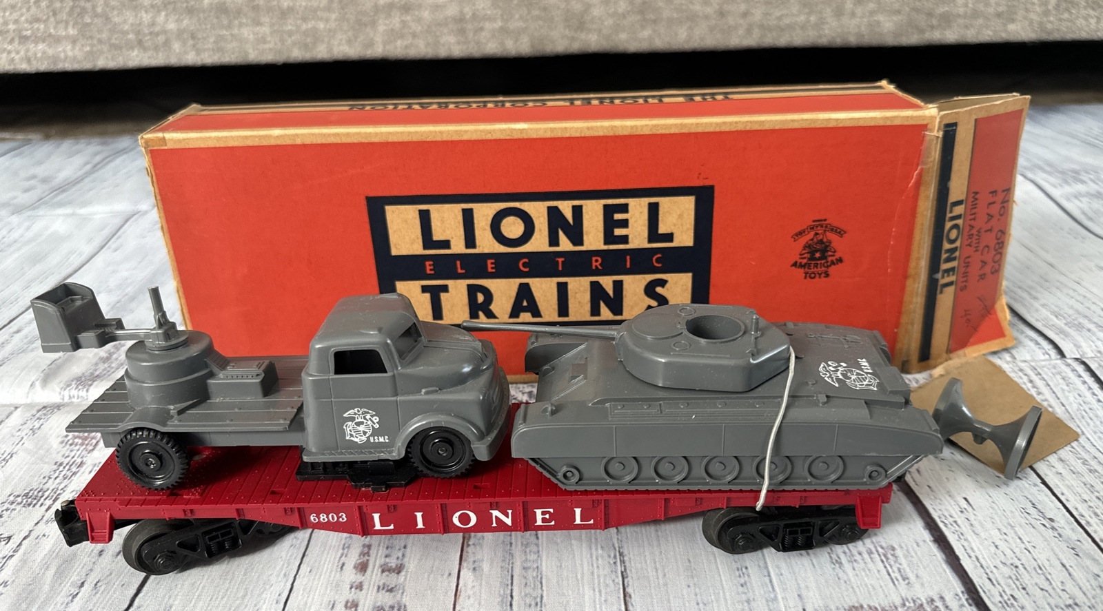 Lionel 6803 Vintage O Flatcar w/Pyro Brand USMC Tank/Box Military Units ...