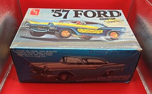 AMT 57 Ford Hardtop Flashback Car Kit T285 1/25 Scale Model Car Kit ...