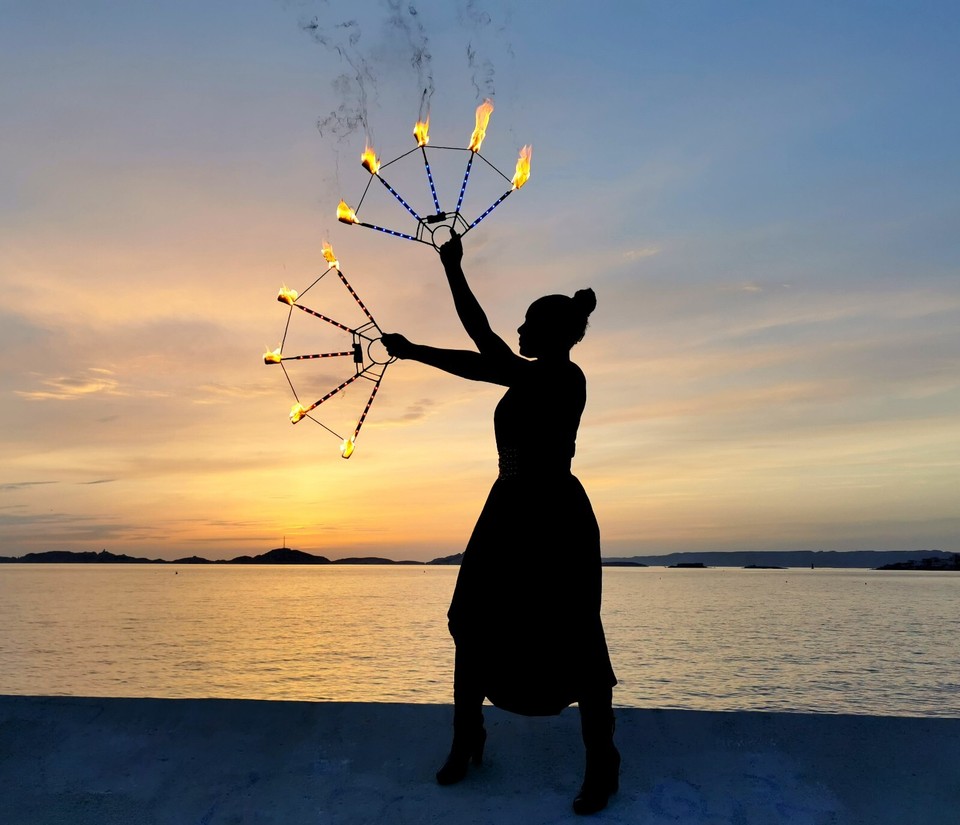 Magic 2in1FIRE&LED Fans Remote Controll Contact Festivals Dance Dancers ...