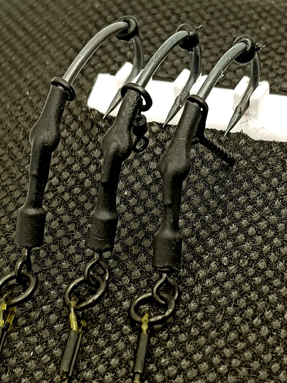 3 Ronnie Rigs / Spinner rigs - ready made Korda Carp rigs . barbless or ...