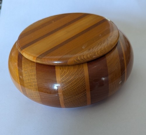 NATIVE TIMBERS OF NEW ZEALAND WOODEN TRINKET BOX INLAID SOVEREIGN ...
