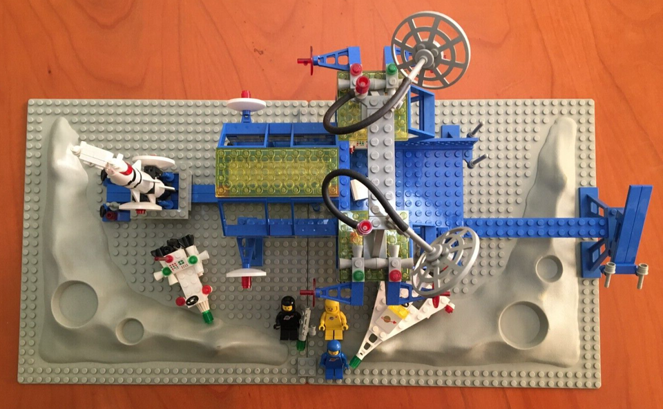 Lego Classic Space Inter-Galactic Command Base 6971 complete w ...