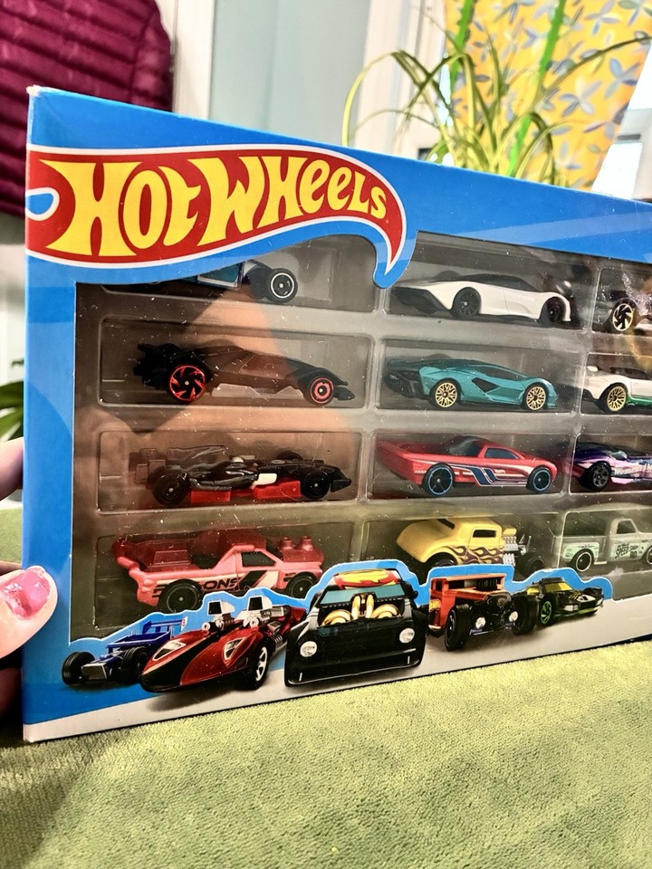 Hot Wheels 20-Car Gift Pack (H7045) New Sealed Free Shipping | eBay