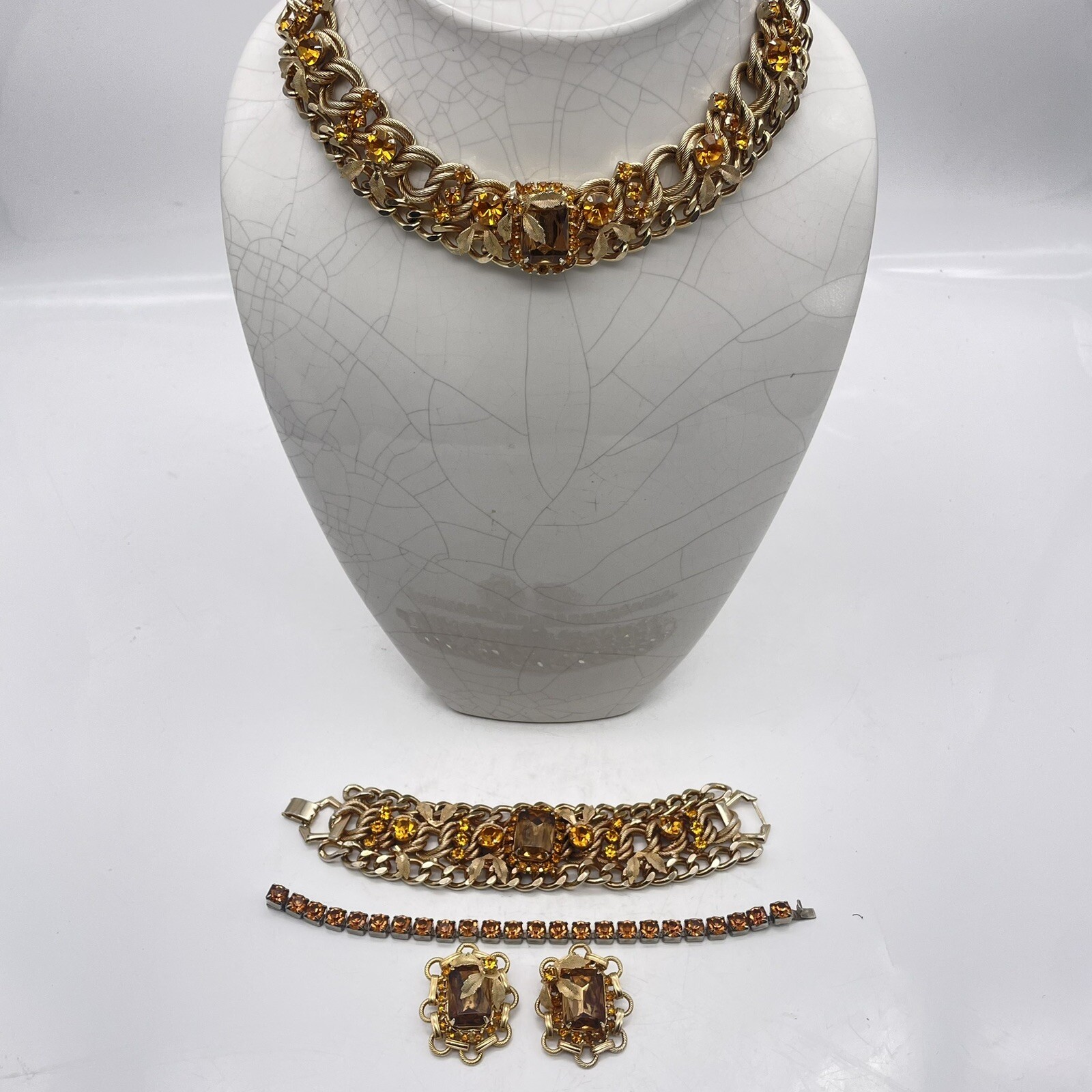 Vintage Gold-Tone Floral Design Costume Jewelry Set w… - Gem