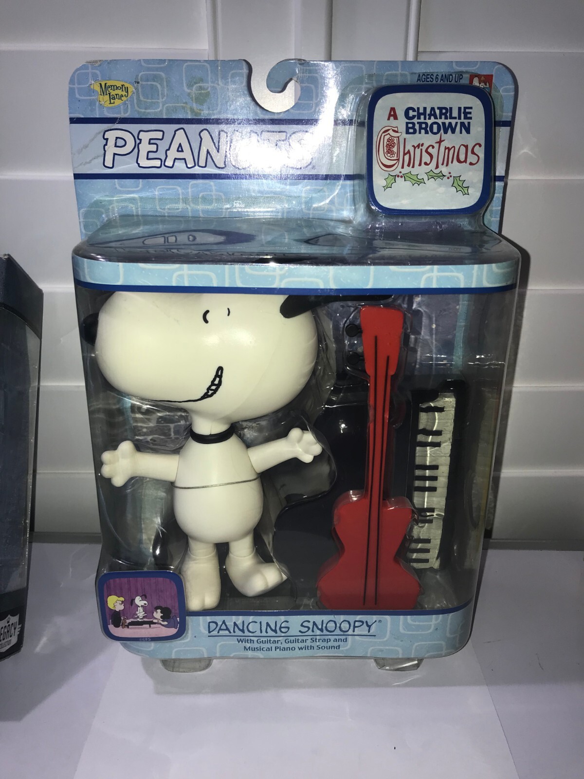 Snoopy And Charlie Brown Dancing