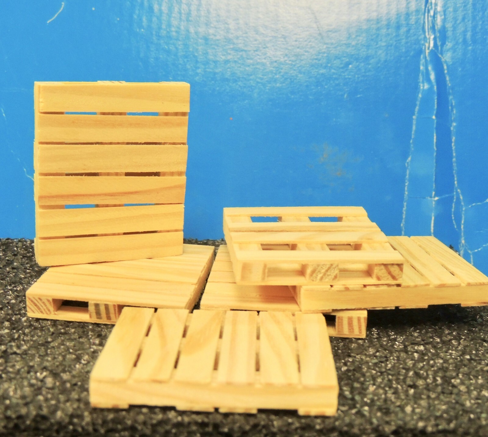 WOODEN PALLETS ( SIX ) 1:24 (G) SCALE READY FOR DISPLAY! | eBay