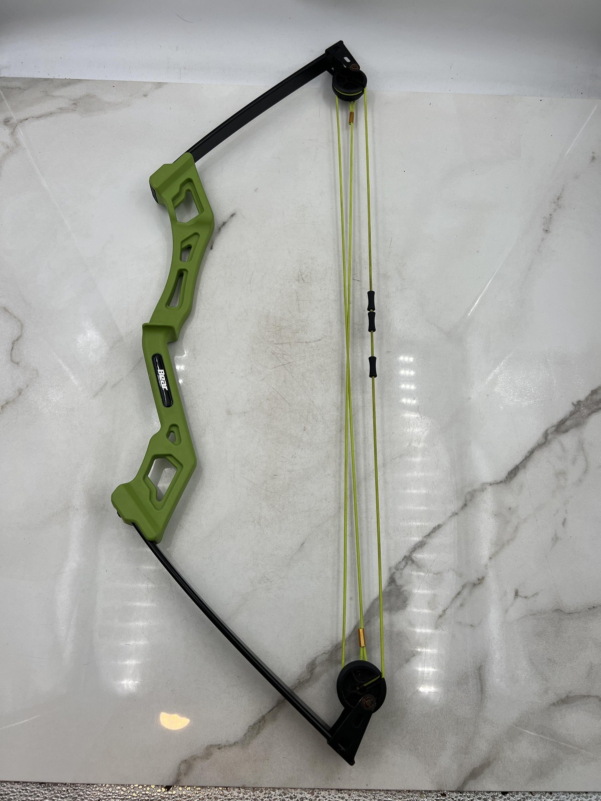 Bear Archery Apprentice Youth Compound Bow 31" Axle Beginner Compound ...