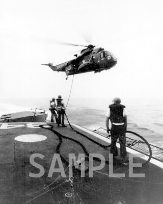 US Navy Crewmen Fuel a Sea King Helicopter USS Fiske 8x10 Vietnam War ...