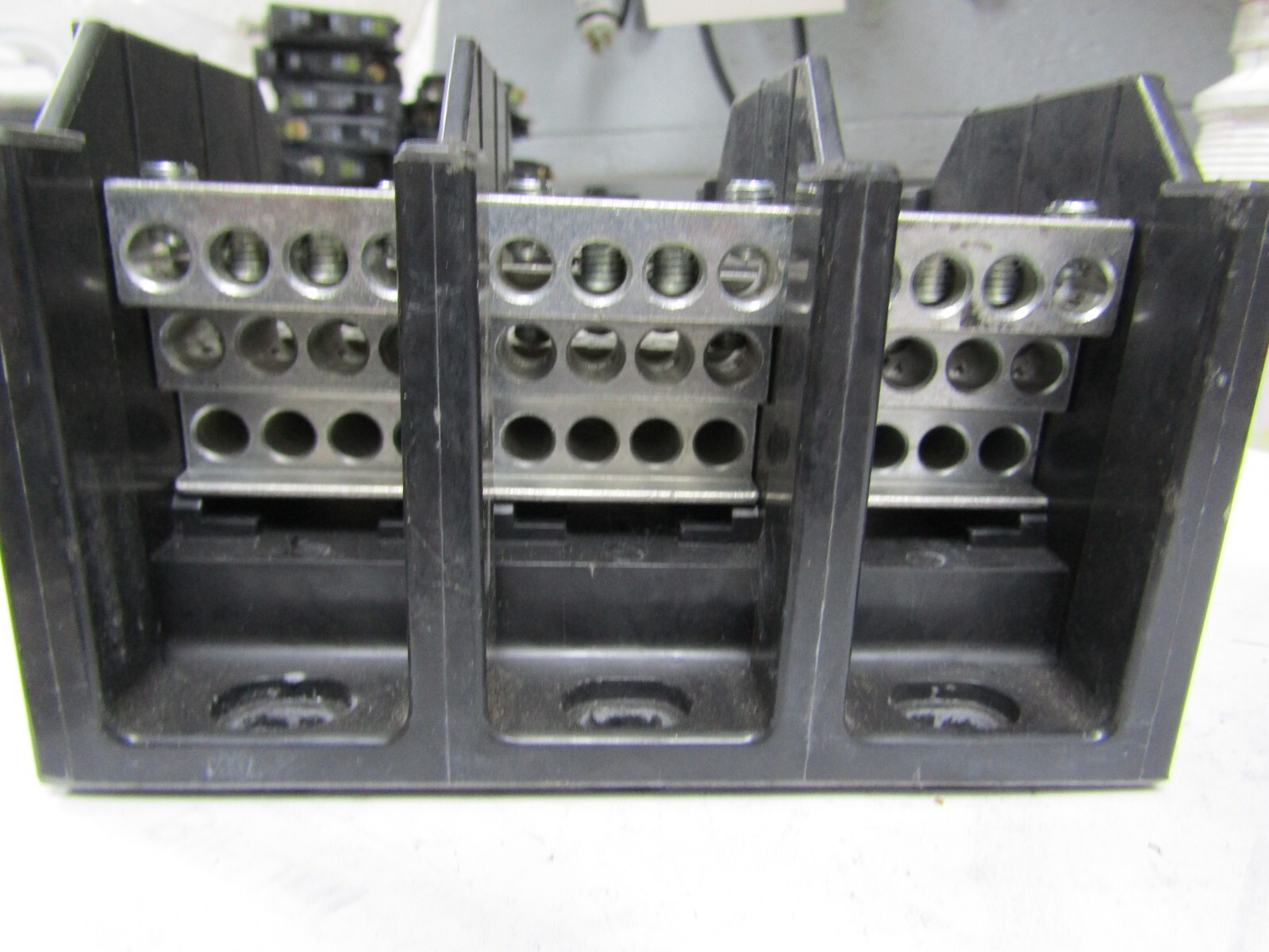 BUSSMANN 16370-3 POWER DISTRIBUTION BLOCK 310 AMPS 600V ALL SCREWS FREE ...