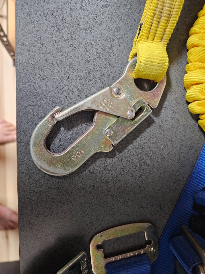 Falltech Fall Protection Kit 7015 Harness with 7259 Lanyard | eBay