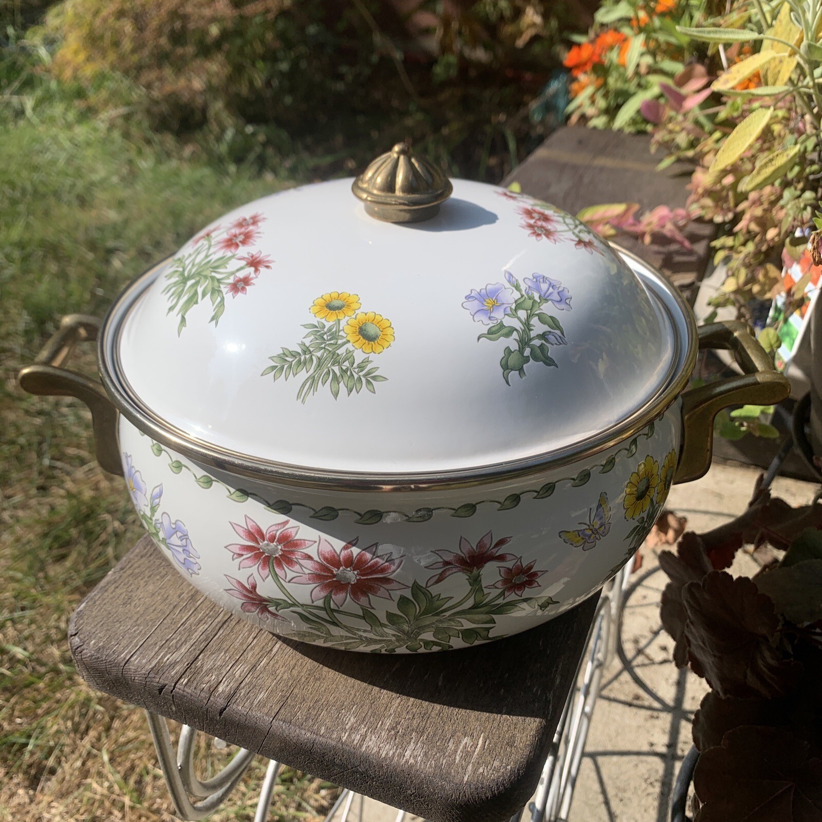 Regency Club Enamel Floral Dutch Oven with Brass Handles and Lid ...